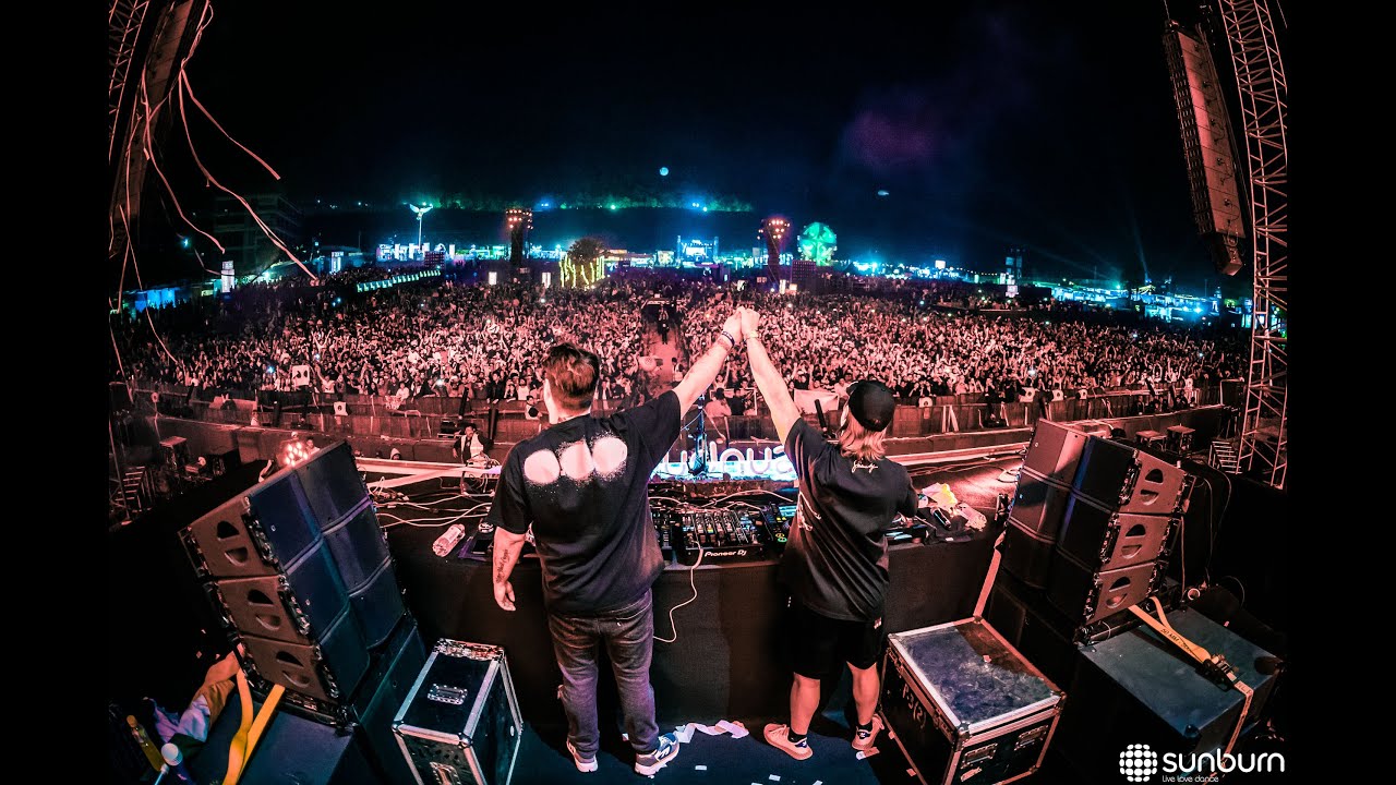 Sunburn Festival 2018 - Day 1 Highlights - YouTube