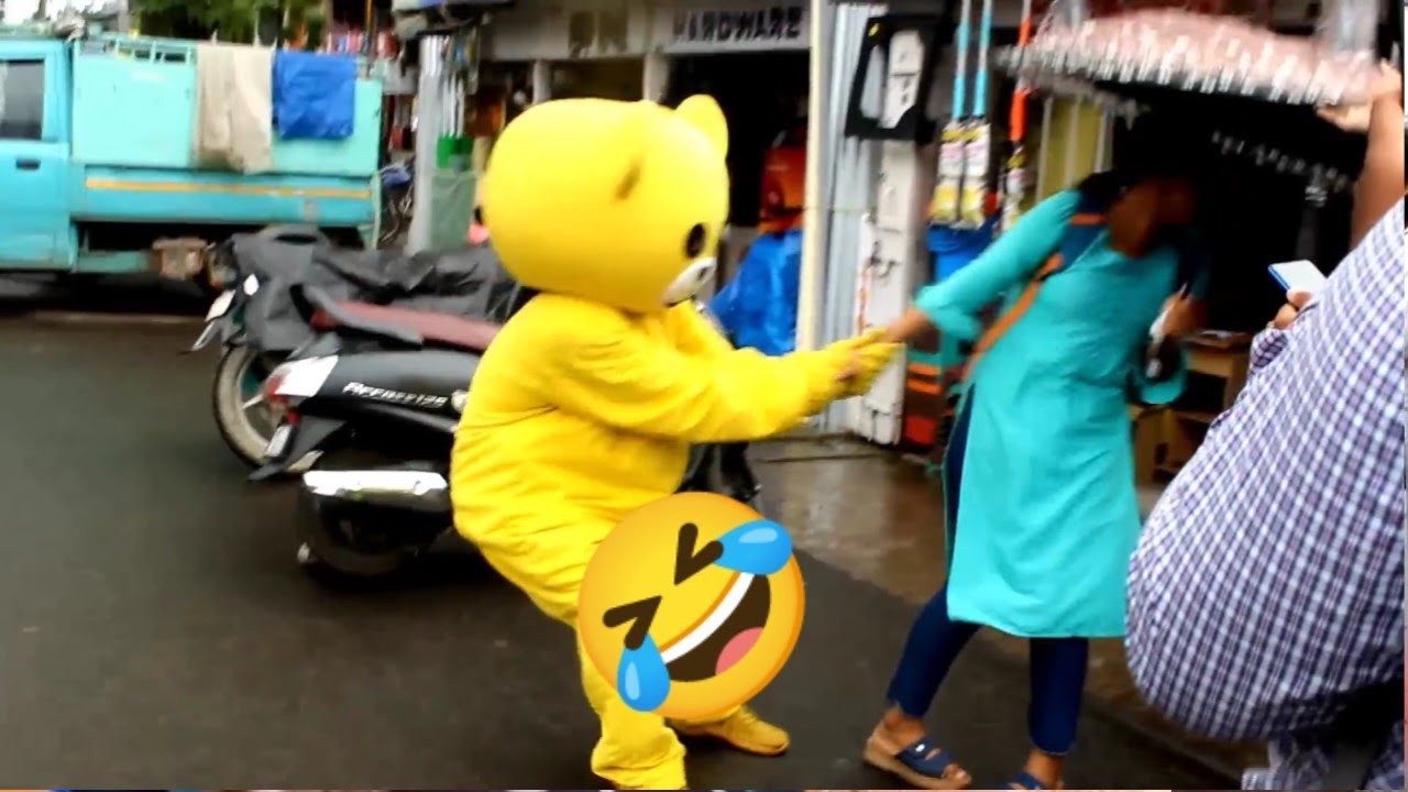 👲 Cute Girls Prank Huge Teddy Bear Prank Teddy Bear Prank