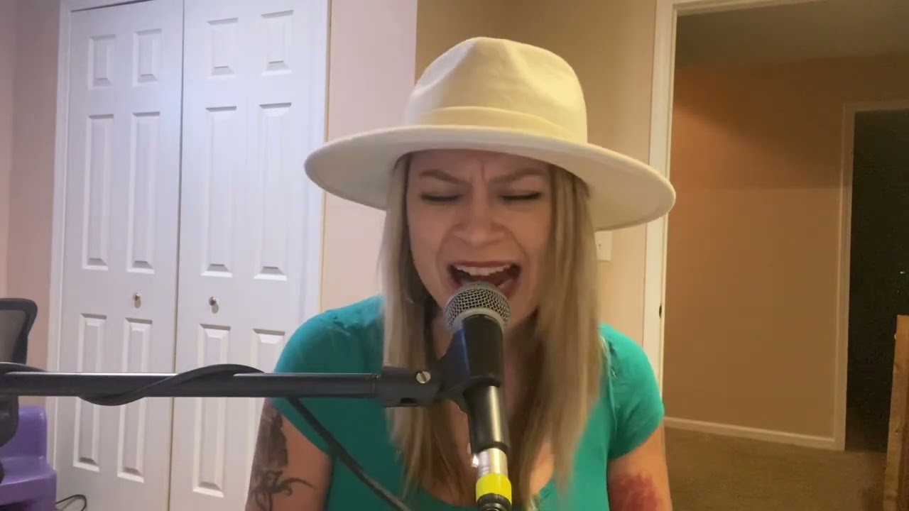 Alexandria Bailey original “Paint the walls green” - YouTube