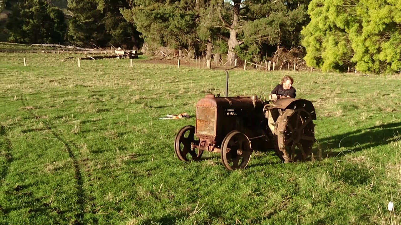 Drive on 1920's fordson tractor - YouTube