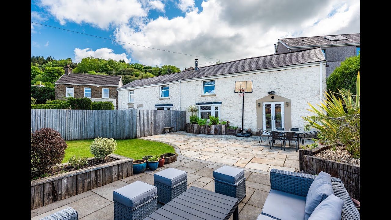Howells Terrace, Alltwen - YouTube