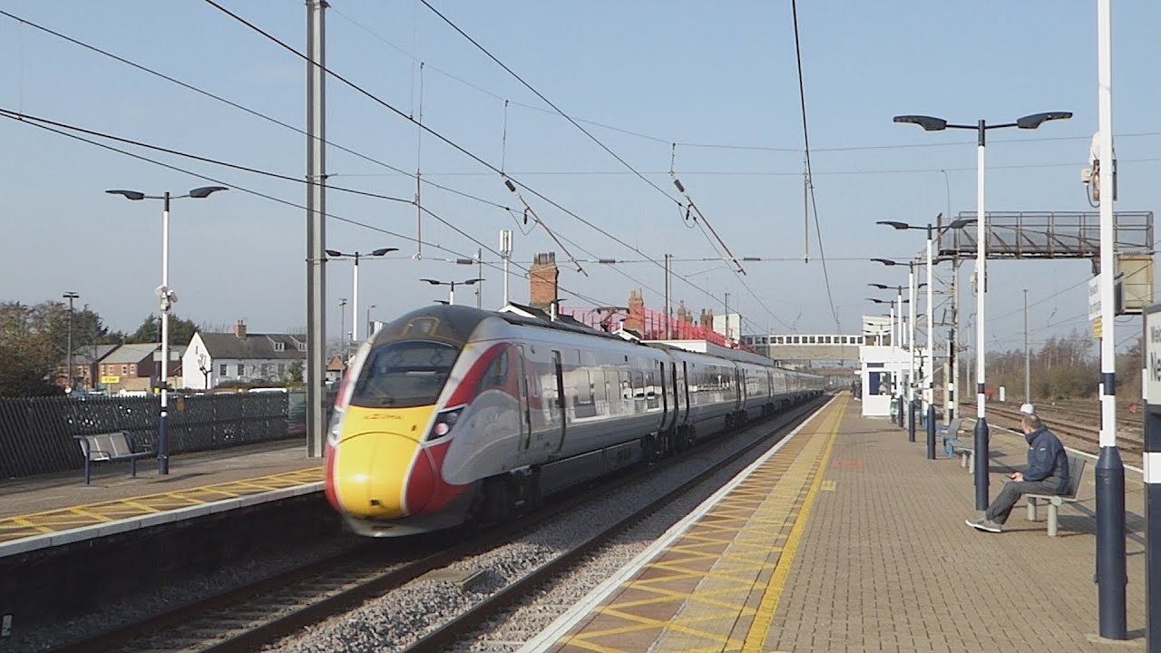 Double LNER 'Azuma' storms through Newark Northgate (15/2/23) - YouTube