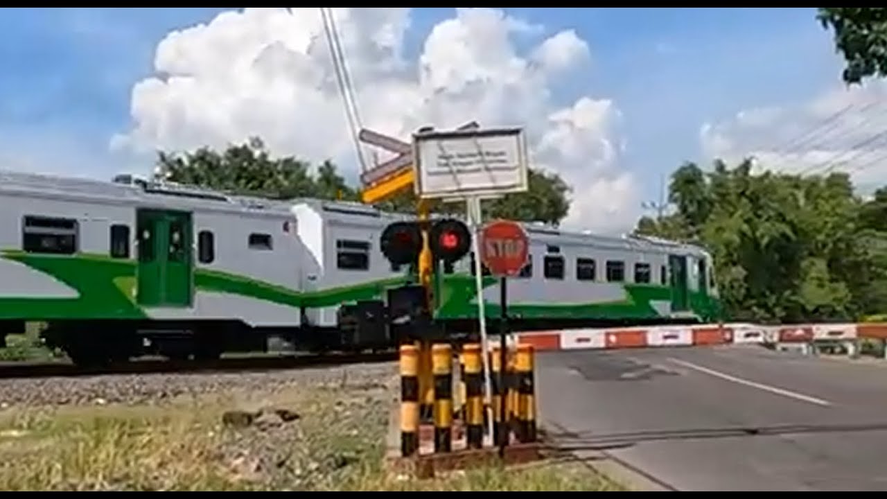 Warna Kereta Api Lokomotif Terbaru Terlihat Sangat Keren - Kereta Api ...