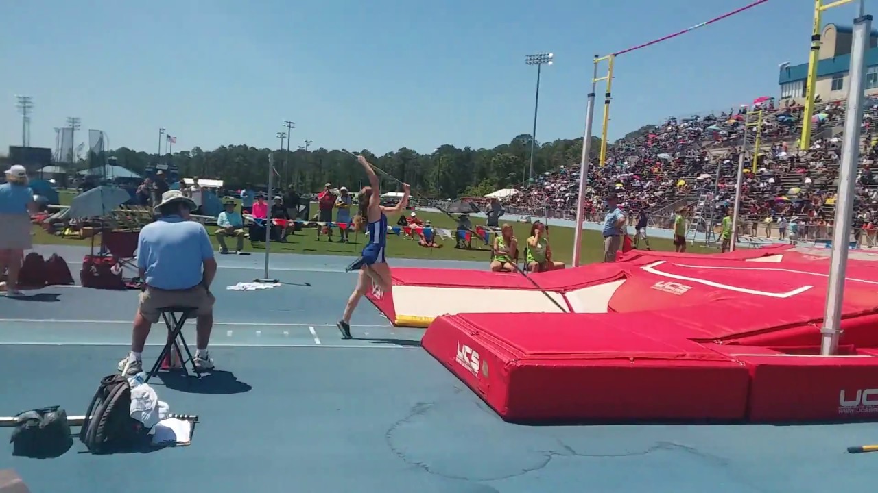 Laine Roberts new PR of 3.85m (12'7 1/2") - YouTube