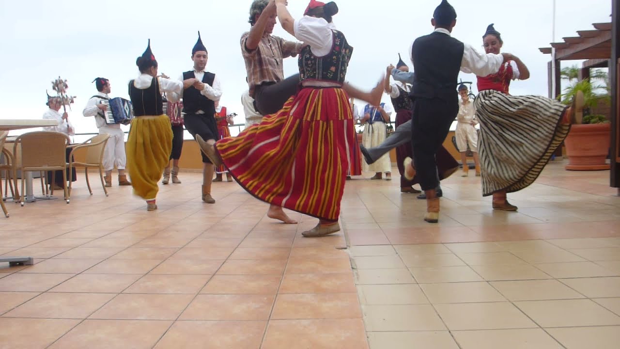 Madeira traditional music and dance at Hotel Galosol, Madeira - YouTube
