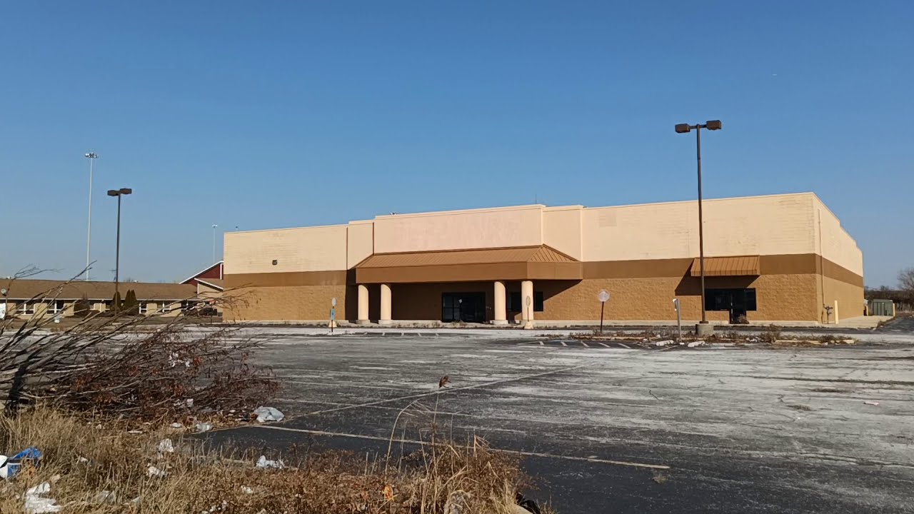 Abandoned Petsmart. Lansing IL - YouTube