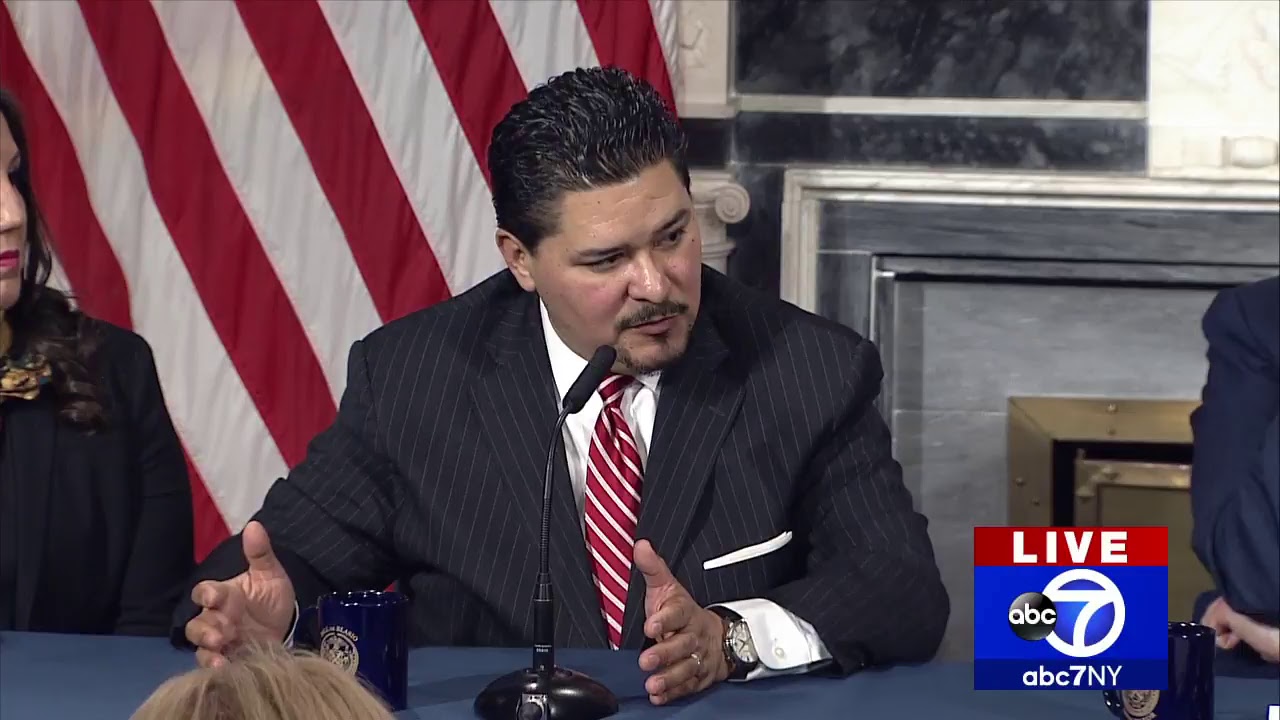 Houston's Richard Carranza named NYC Schools Chancellor - YouTube