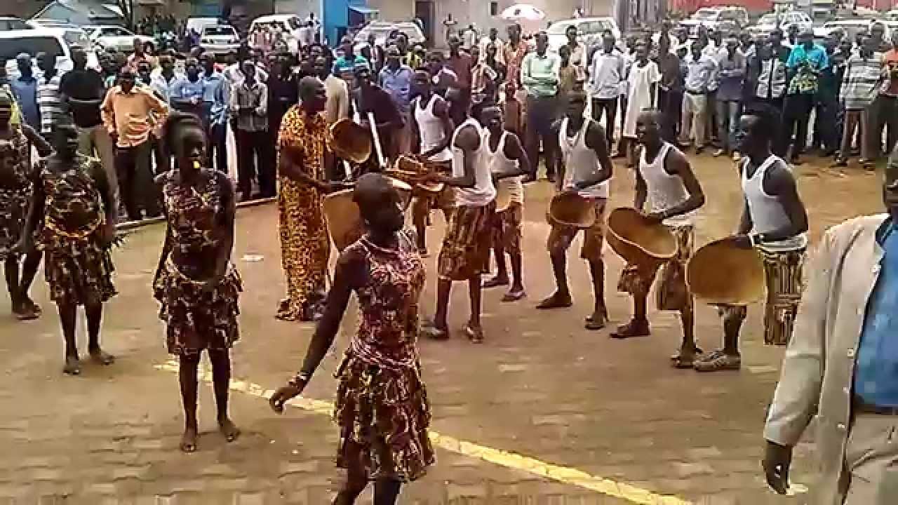 Acholi traditional Dance - YouTube