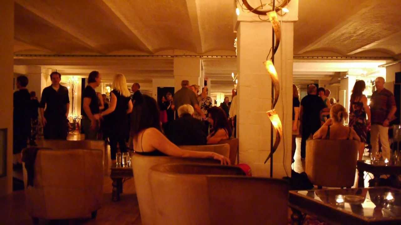 Ein Tango-Highlight in Berlin: die Milonga im Bebop - YouTube