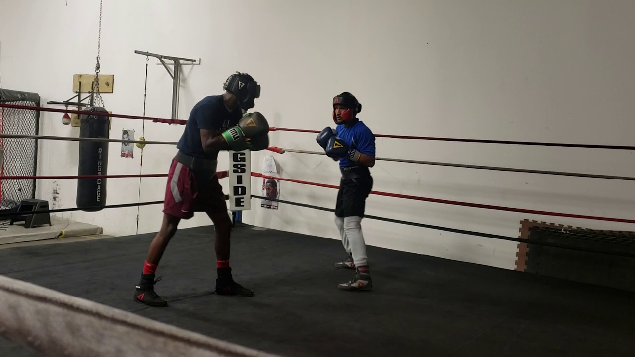Paul Kroll spars with amateur Jibril Noble - YouTube