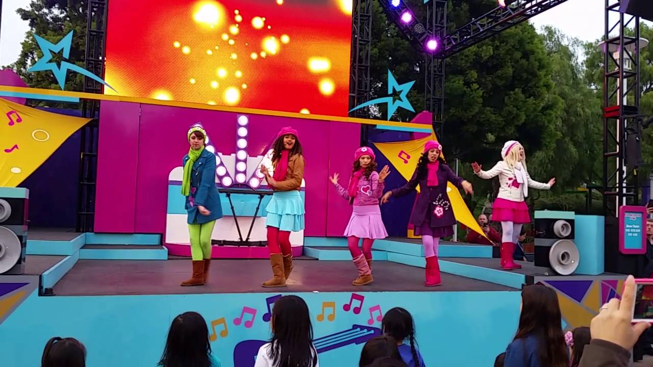 Friends girls legoland - YouTube