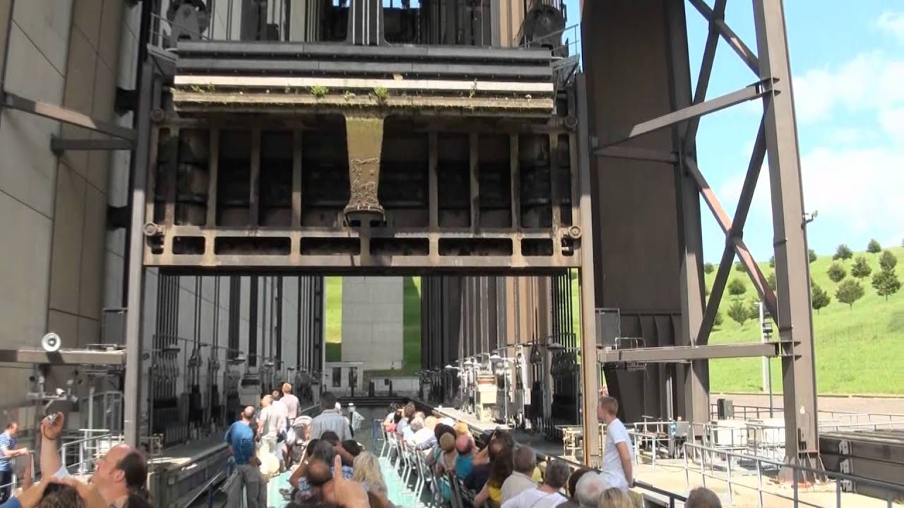 2012 Grootste scheepslift ter wereld (Strépy Thieu België) - YouTube