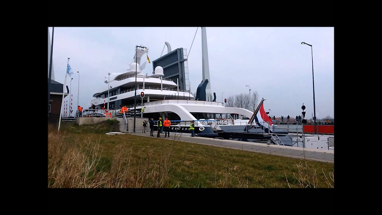 Feadship Symphony / Project 808 passes Juliana lock Gouda, The ...