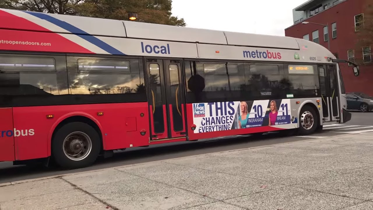 2009-2010 New Flyer DE40LFA Bus - YouTube