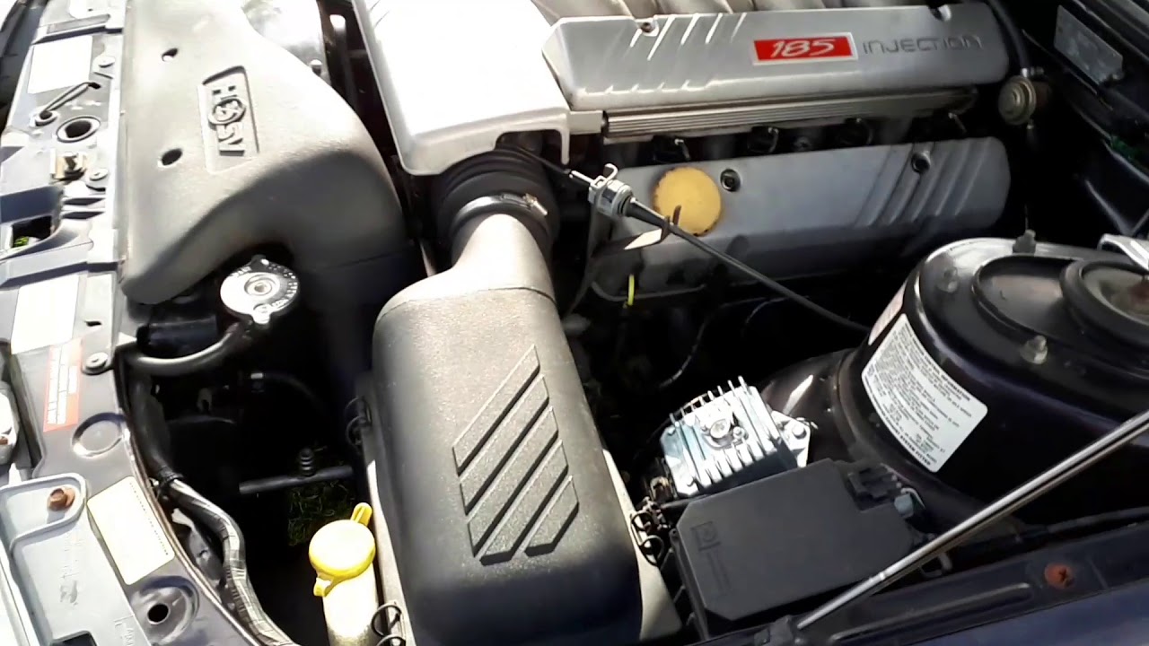 CLEAN VS HSV STATESMAN ENGINE BAY - YouTube