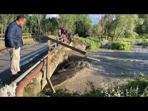 Irmakta sel suları yükseliyor köprü göçme tehlikesi içinde