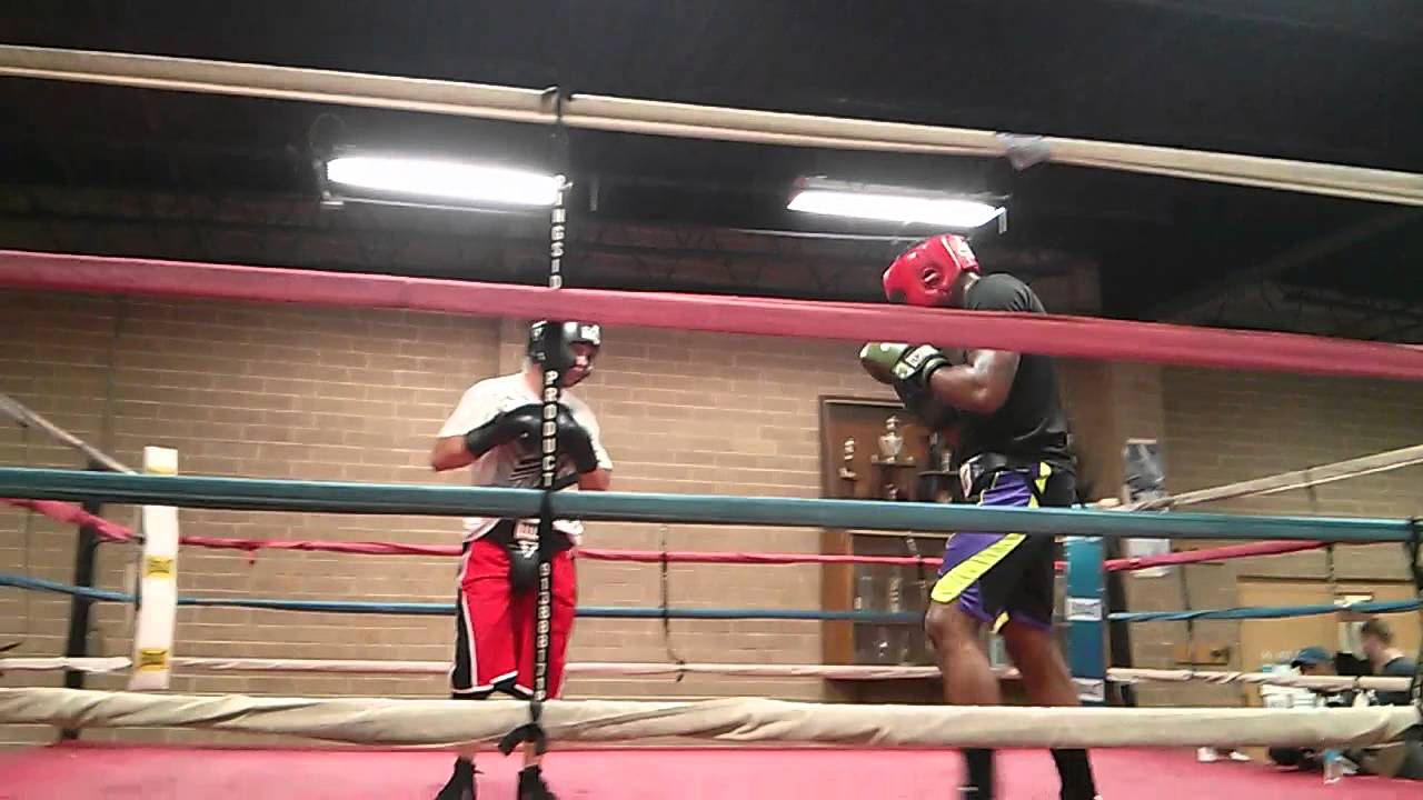 Sparring session: Darius vs Mickey(1) - YouTube