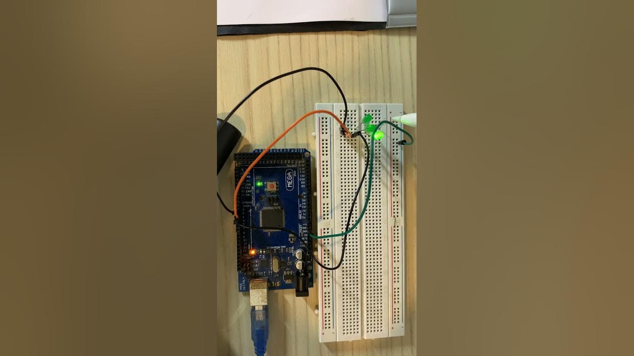 Prática 3 LEDs em saídas digitais do Arduino - YouTube