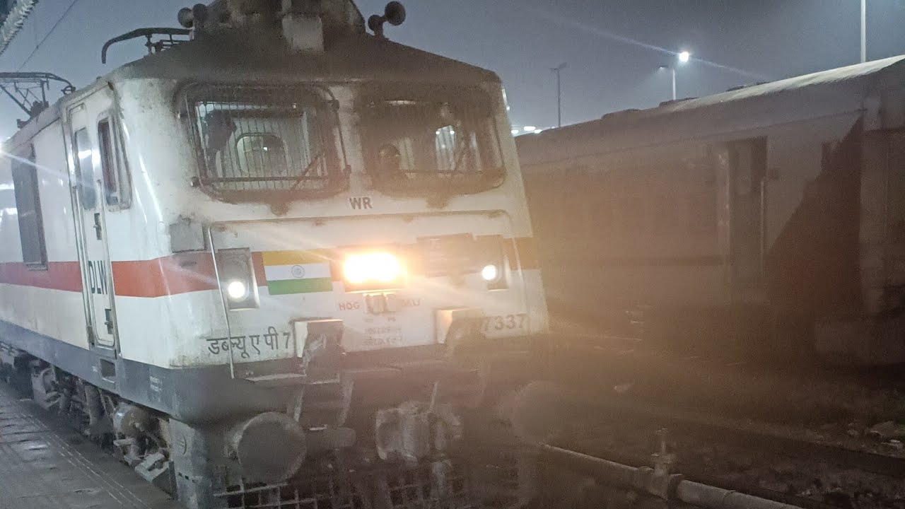 Offlink BRC WAP7 With 14724 KALINDI EXPRESS ARRIVING AT DLI STATION 10 ...