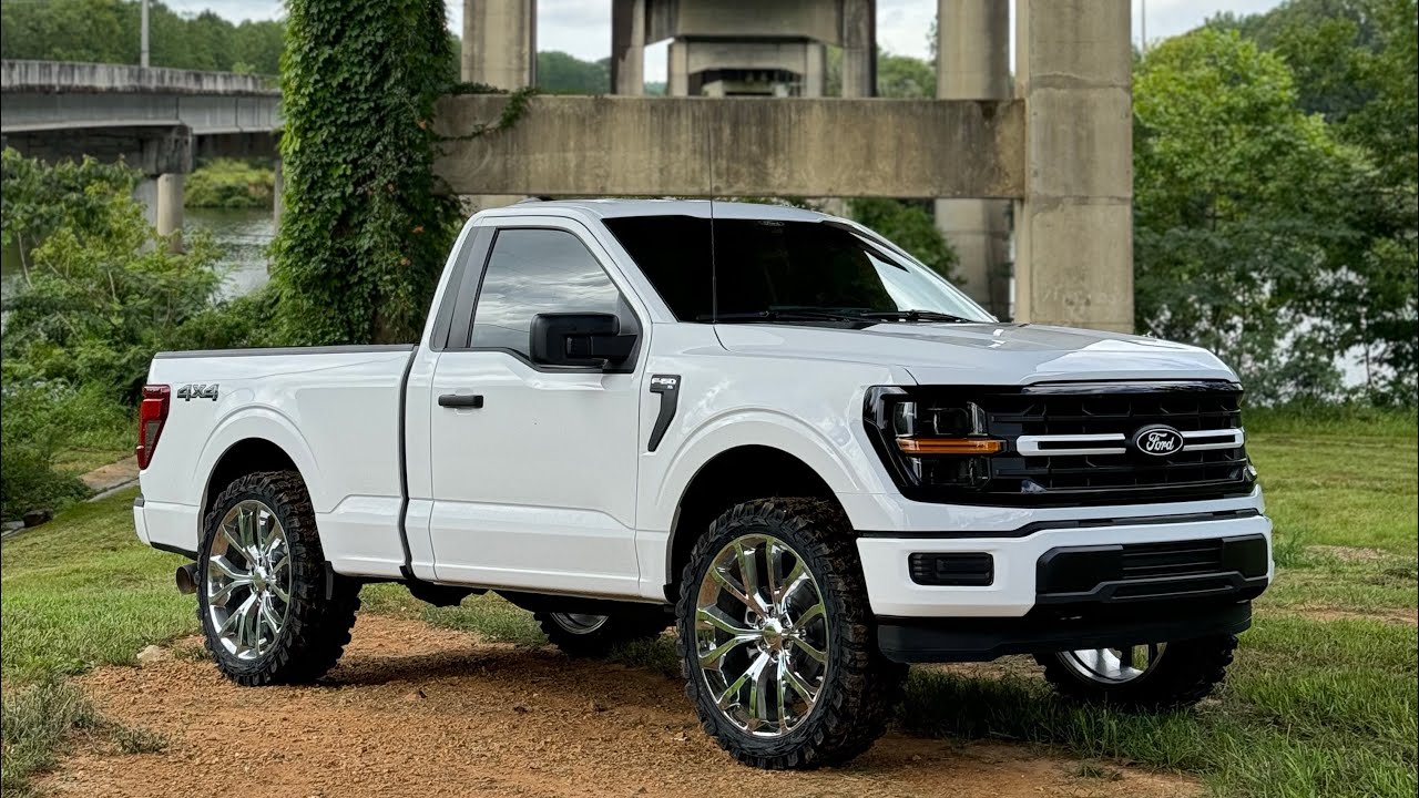 24" FORD REPS AND 35" TIRES WITH A LEVELING KIT! - YouTube