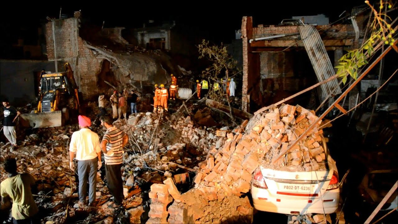 People gather at site of deadly India firework factory blast | AFP ...