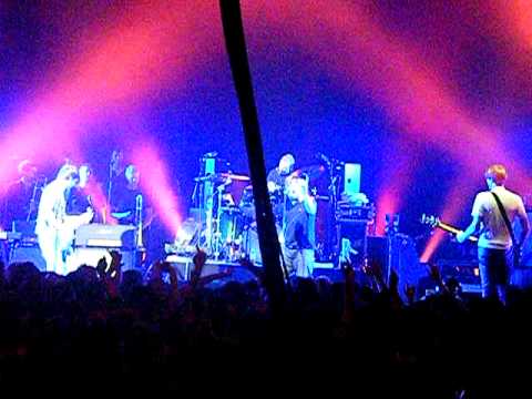 Blur -Sunday Sunday Intro at Newcastle - YouTube
