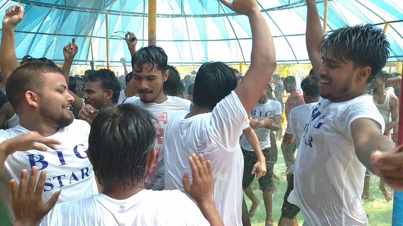 Dancing in nandon park Water world 2020 - YouTube