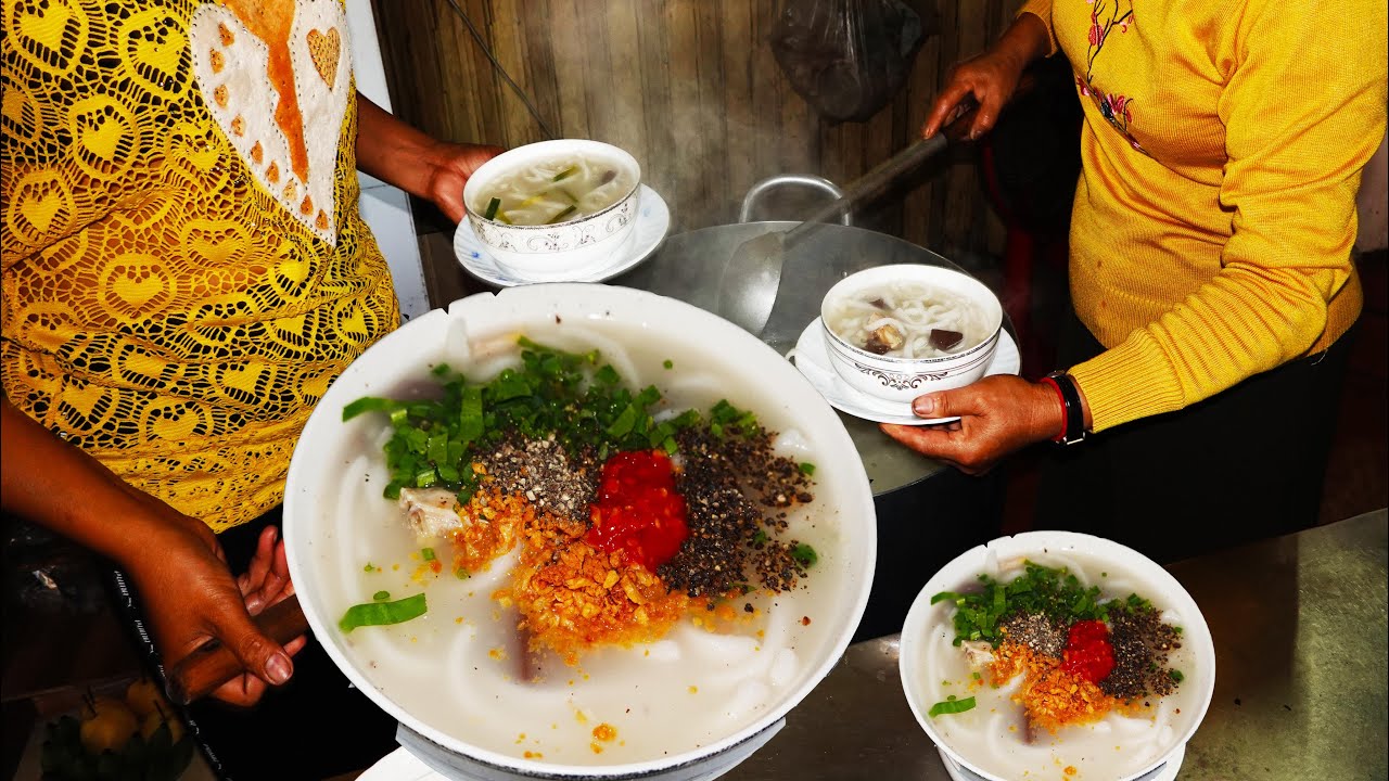 Roast Ducks Chak Angrae & Must Try Svay Rieng Chicken Rice Noodle Stick ...