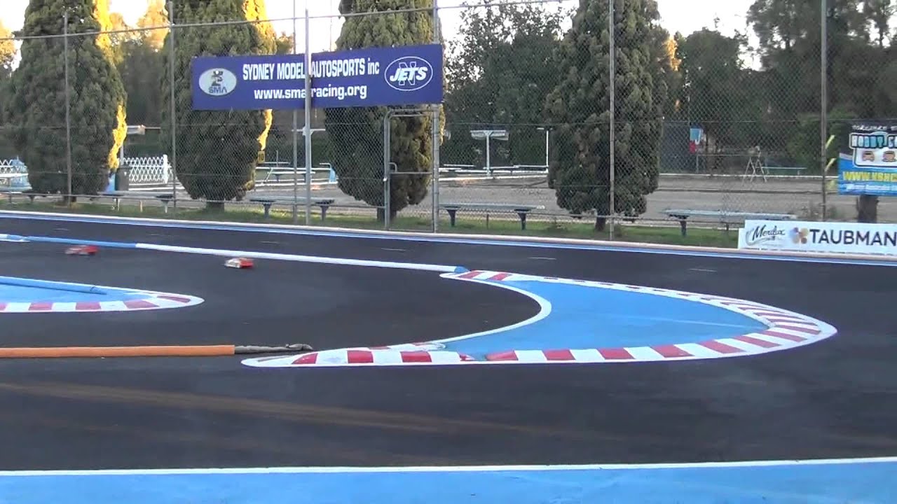 RC car racing Challenge Cup SMA 2013 Modeified A main. - YouTube