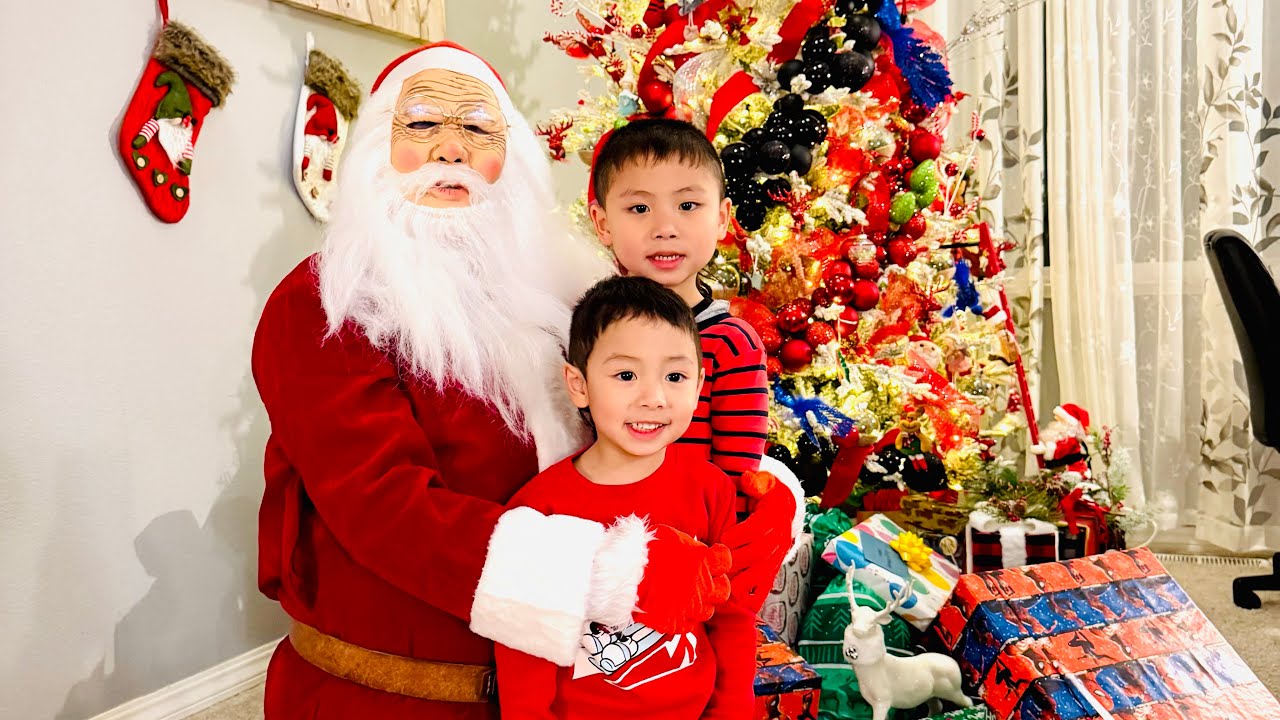 Santa came to visit Ethan & Skyler Christmas Eve! - YouTube