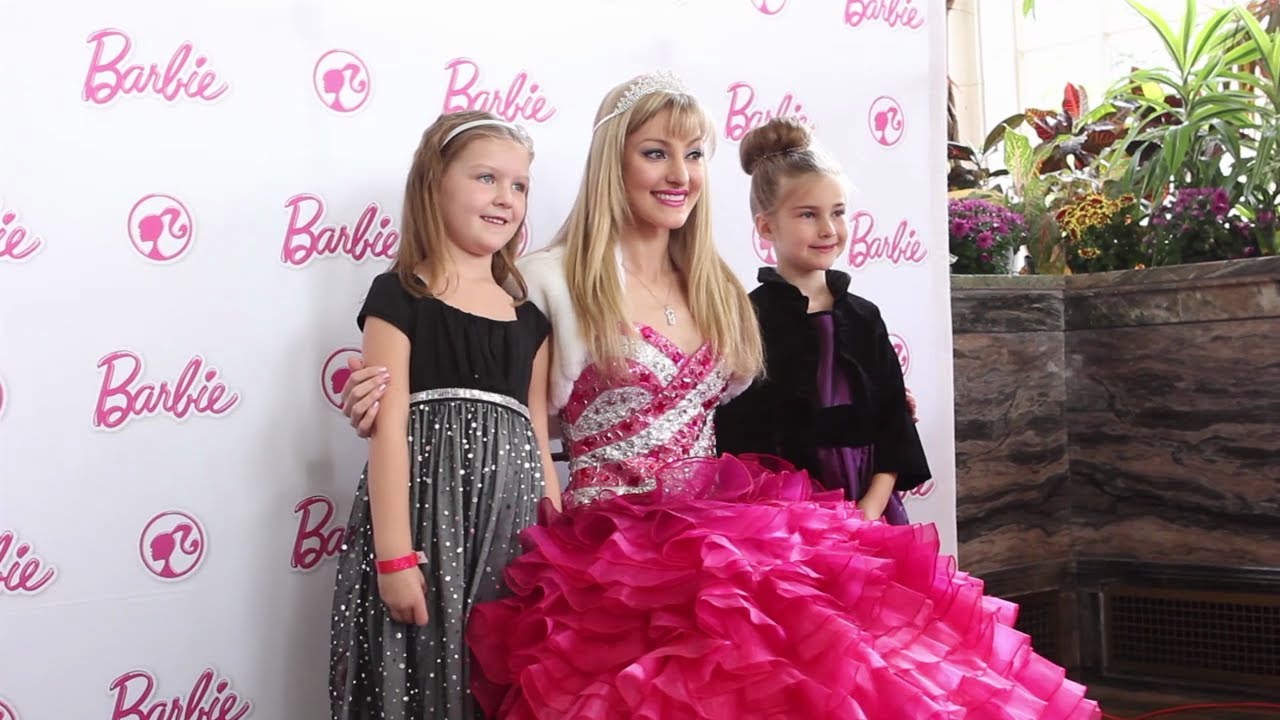Barbie Mariposa Event - YouTube