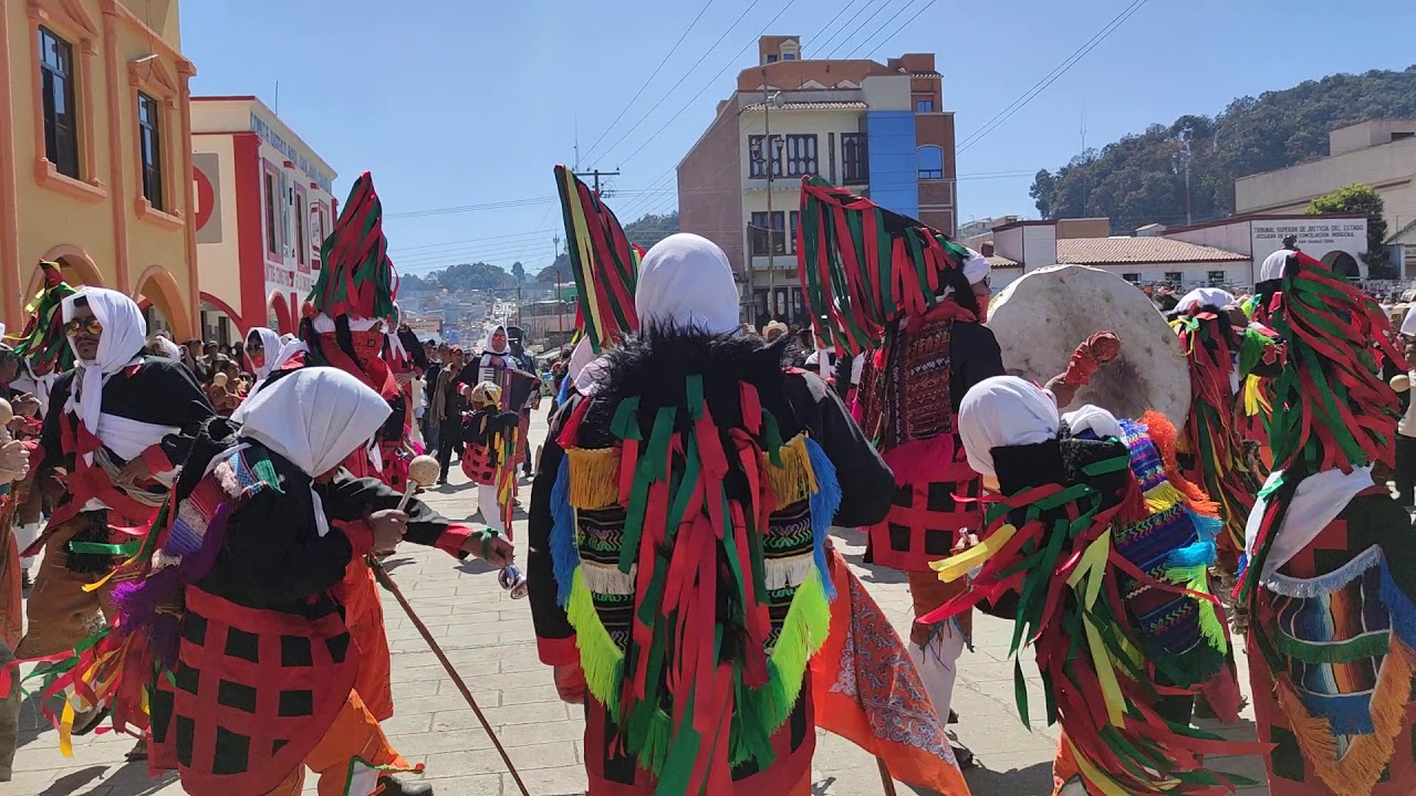 San Juan chamula 2020 lunes de carnaval - YouTube