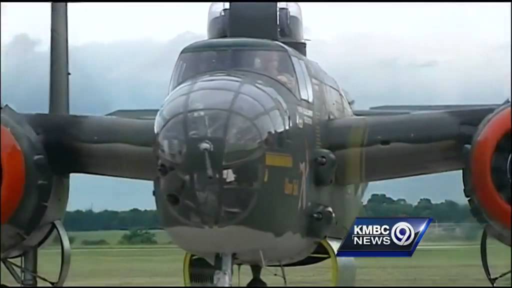 B-25 bomber flying high over KC this weekend - YouTube