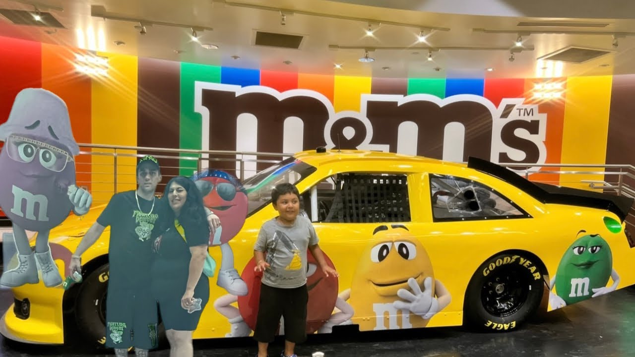 M&Ms STORE IN LAS VEGAS !! || HERSHEYS AND MNM STORE - YouTube