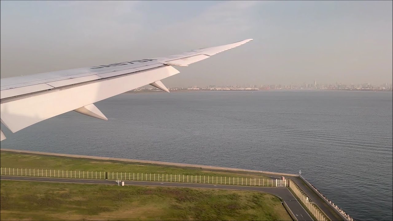 羽田空港着陸の機窓 全日空NH892便 Haneda airport landing plane window, ANA NH892 ...