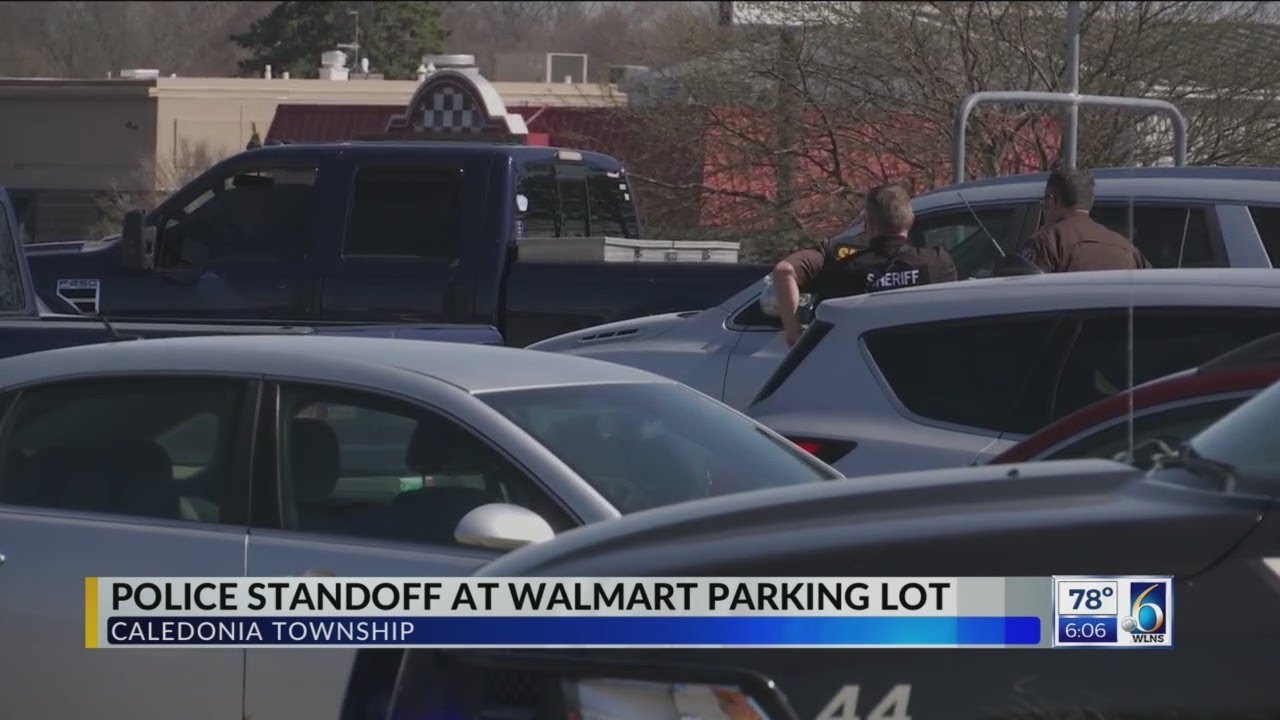 Police Standoff at Walmart Parking Lot - YouTube