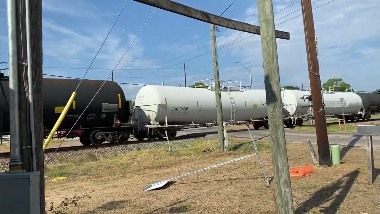 UP 8189 SB Leads Manifest Magnolia,Tx - YouTube