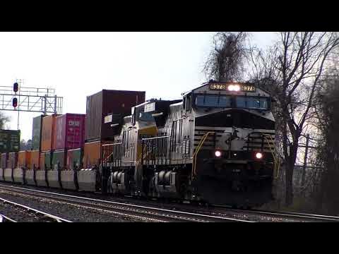 Stacker with NS 4378 up front & UP 7104 trailing. - YouTube