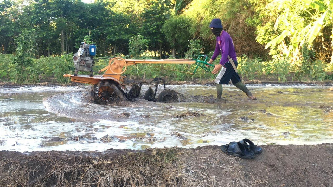 Ang pag-aararo ng gagawing punlaan!! - YouTube