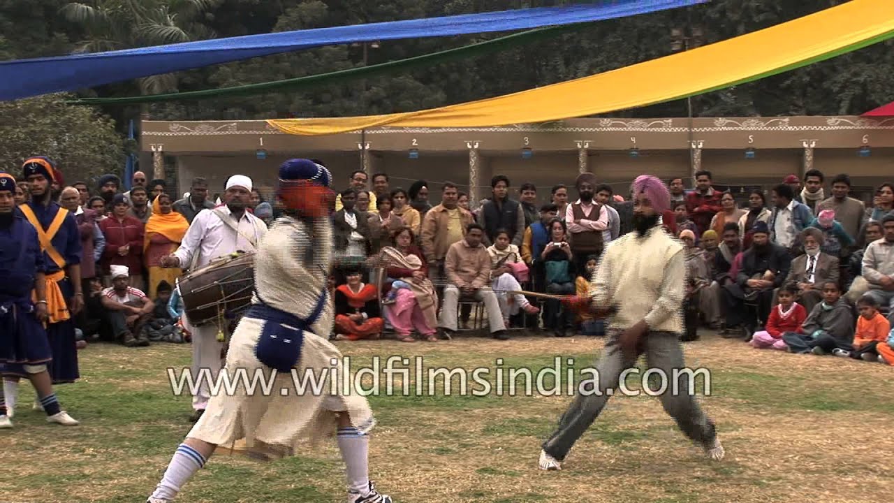 Nihang warriors demonstrate their 'gatka' skills in Punjab - YouTube