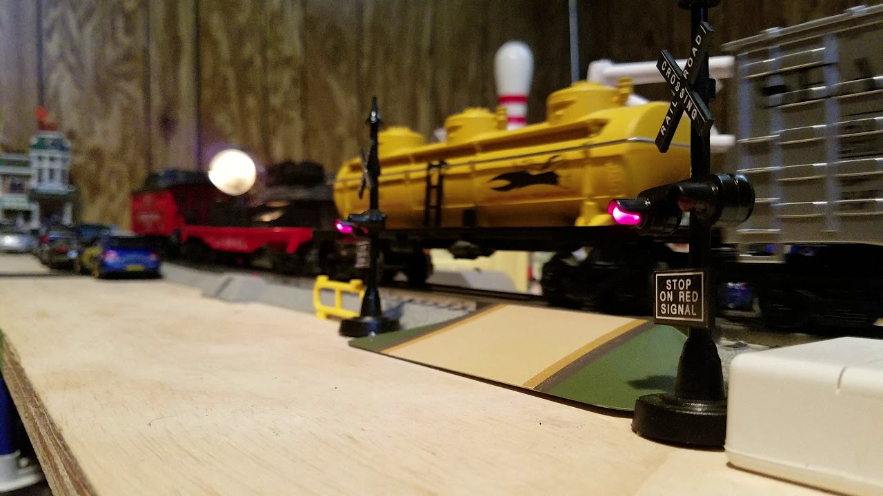 4K: Some running of my MTH Premiere Electro-Motive EMD SD70ACe ...