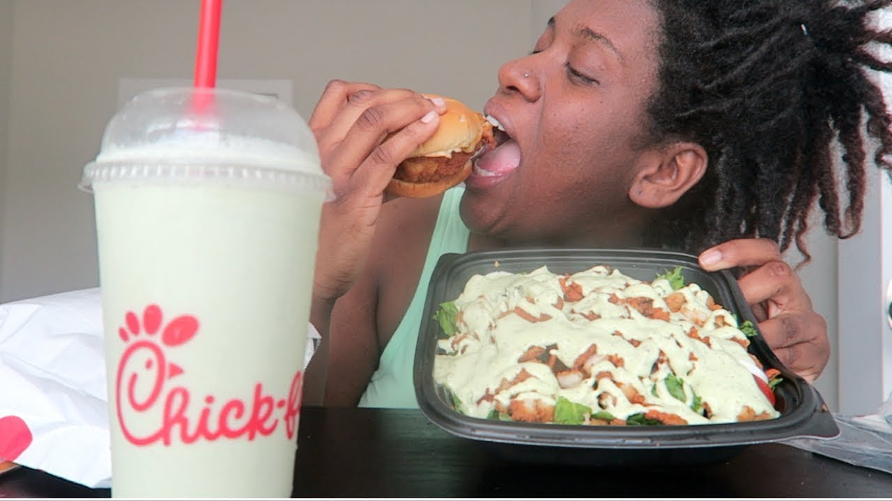EAT WITH QUE IT IS ABOVE ME NOW | BLOVESLIFE CHICK FIL A MUKBANG - YouTube