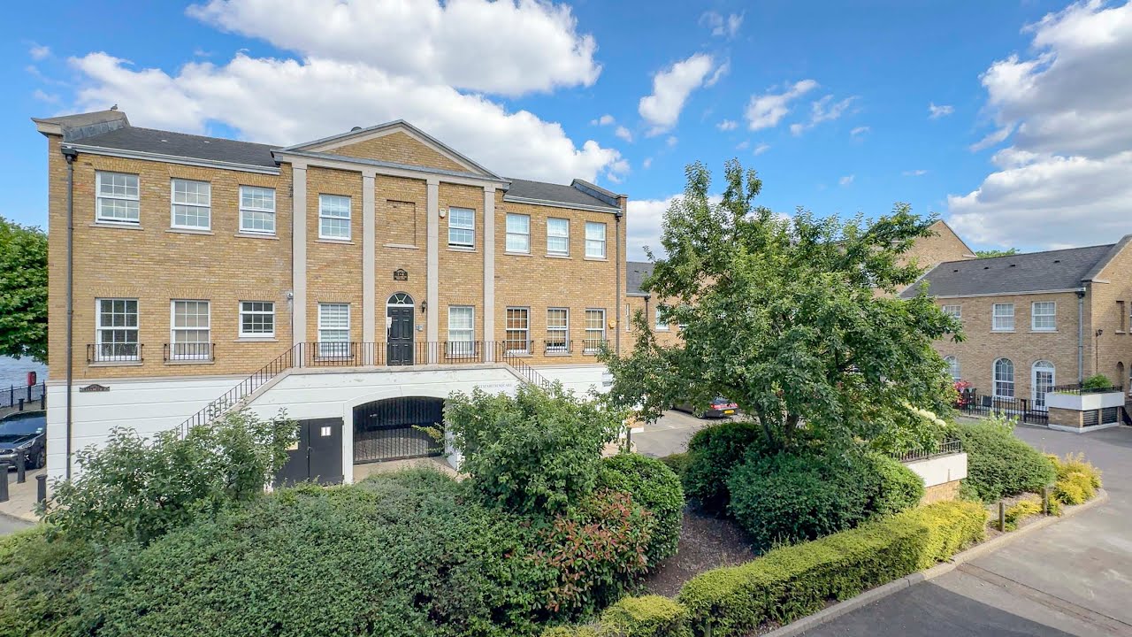 Elizabeth Square, London, SE16 - YouTube