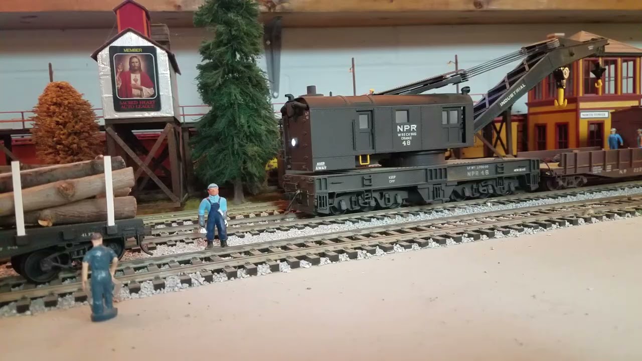 Derailment, NP 328 and big hook to the rescue. O-Scale 2 rail. - YouTube