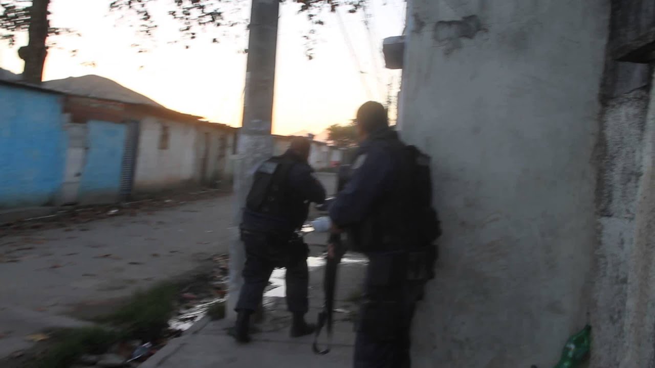 Intenso tiroteio na favela de Antares em Santa Cruz - YouTube