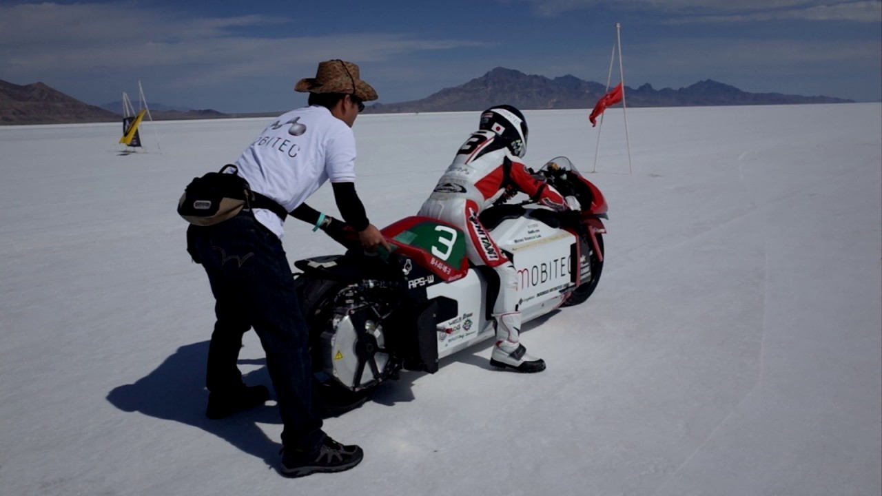 Bonneville Motorcycle Speed Trials 2017 - First run. - YouTube