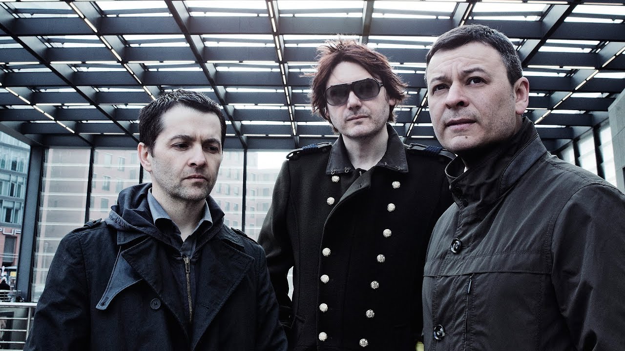 Manic Street Preachers - A Design For Life - YouTube