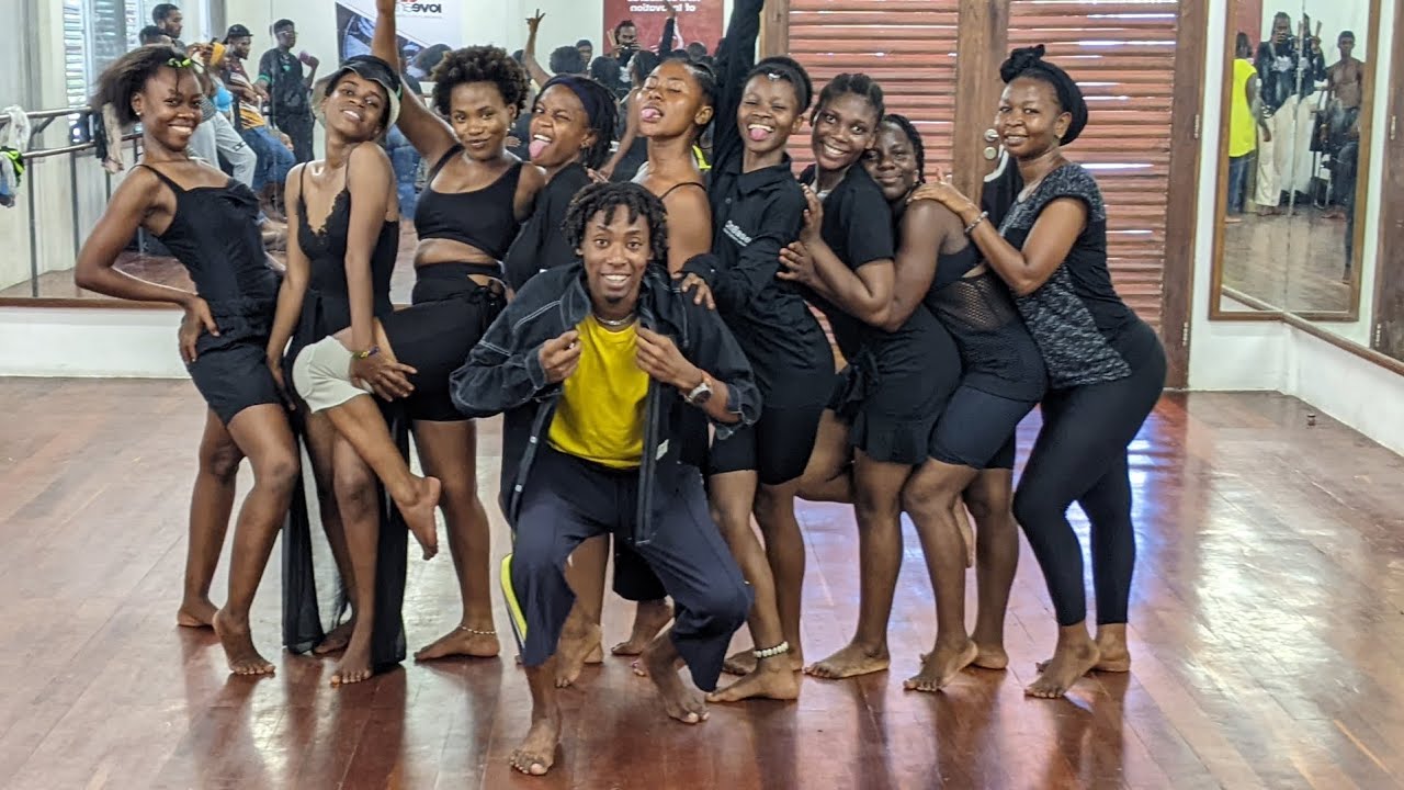 Kizz Daniel _EMPIRE _ Cough Dancing Class video by DancerZingo - YouTube