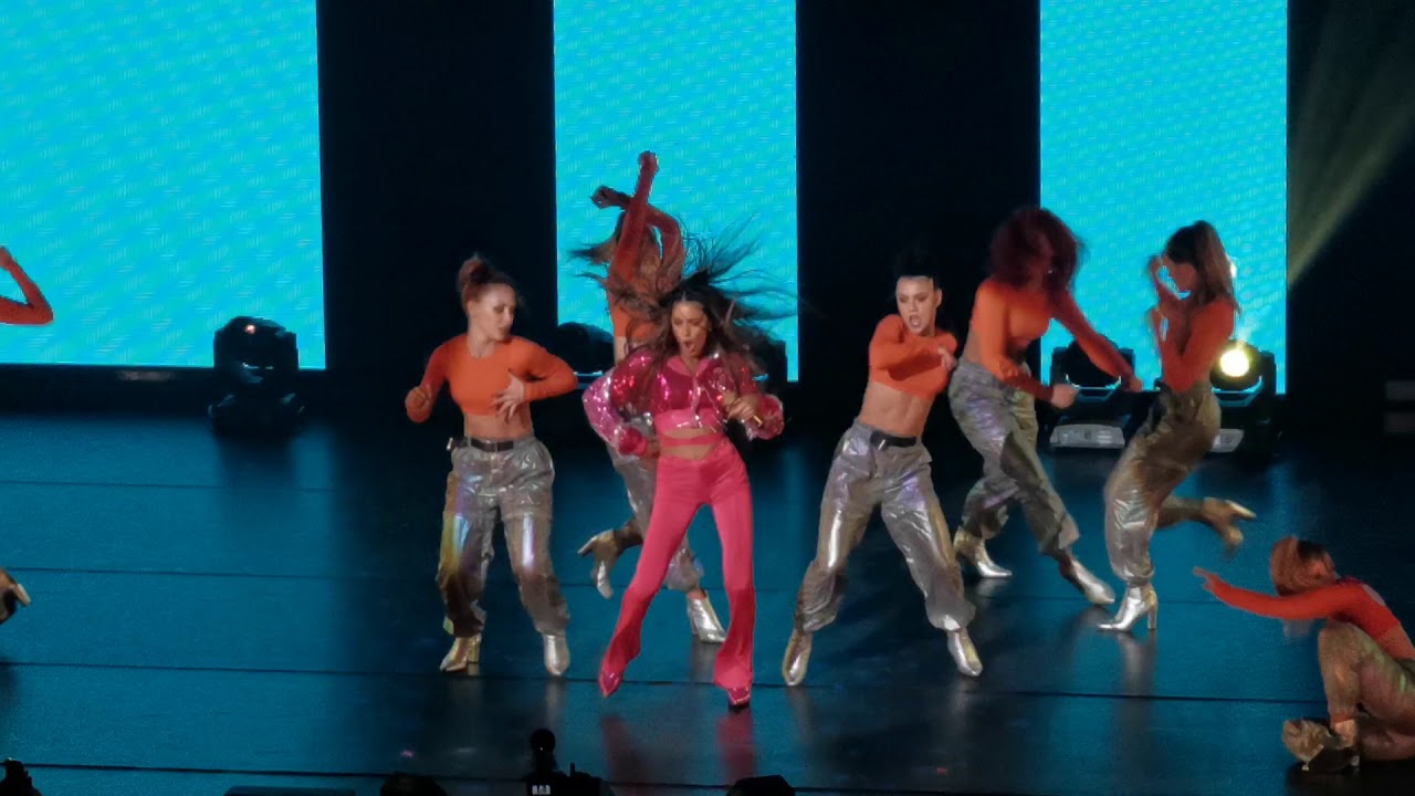 Tini Recuerdo live Paris - YouTube