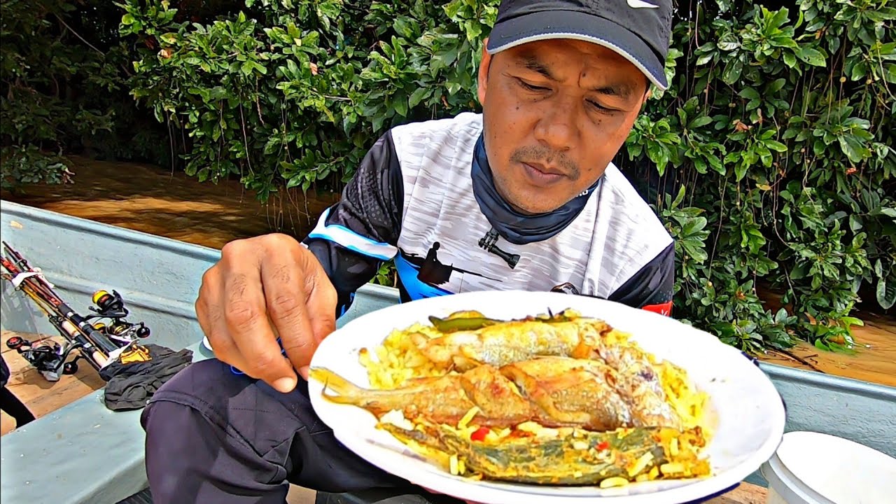 Mancing ikan gelama dan terus masak atas bot...tersangat SEDAP - YouTube